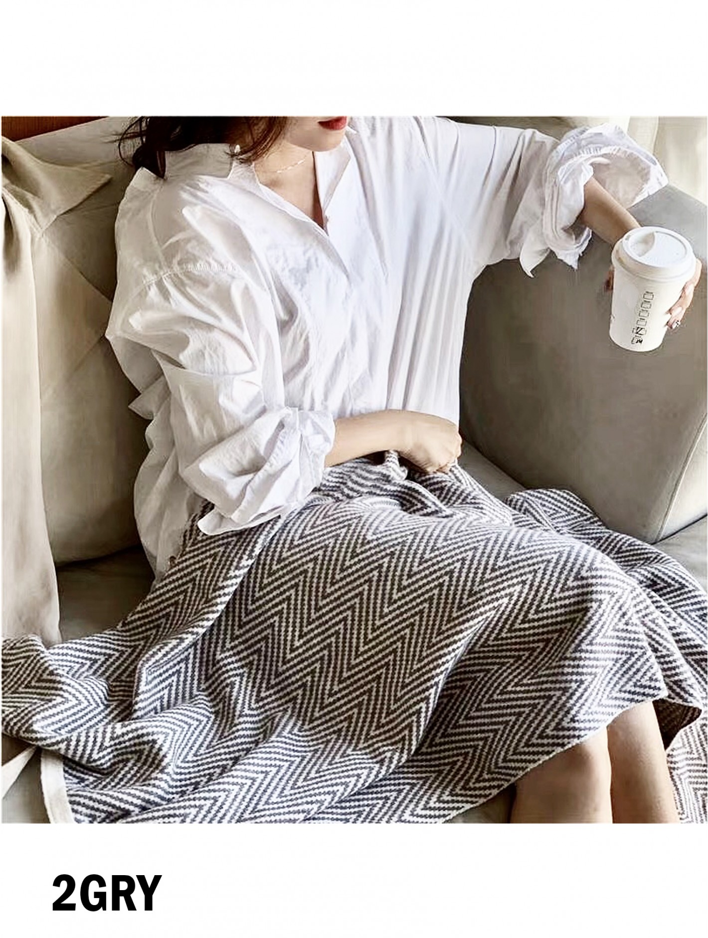 Diamond pattern button shawl