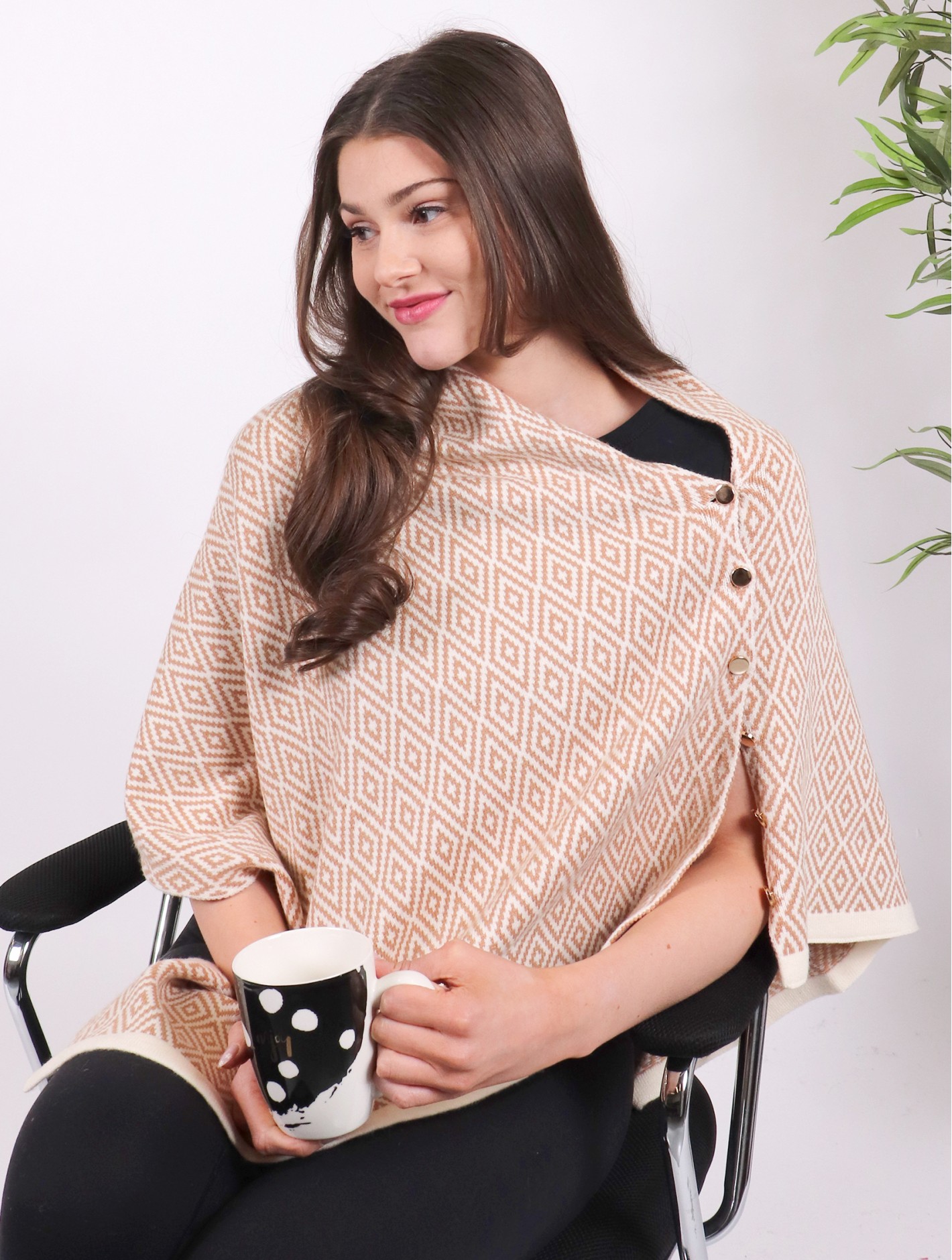 Diamond pattern button shawl